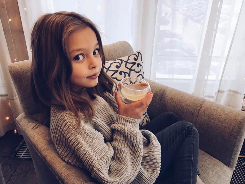 Abbigliamento bambina: lo stile della Mini Fashion Icon Anna Pavaga